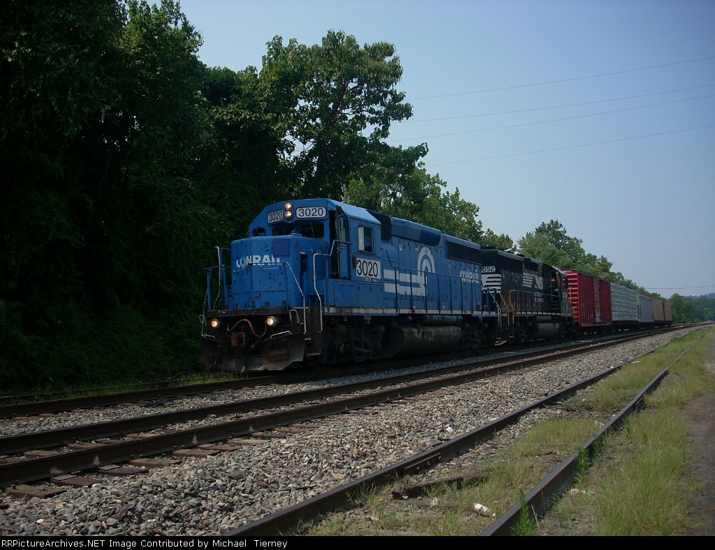 NS GP40-2 3020 & 3052 at the east end of Allentown Yard